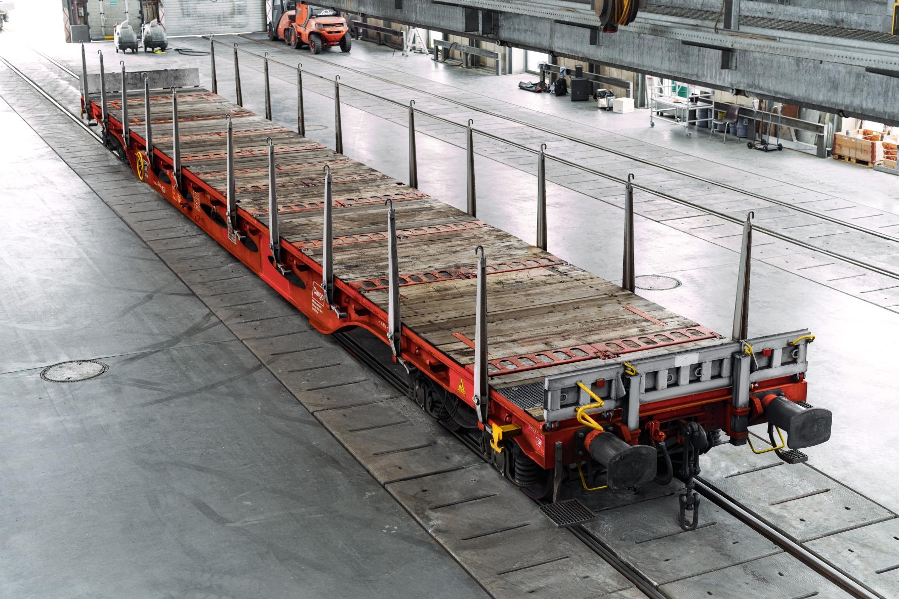 Flat Wagons and Stake Wagons: the Draft Horses - Rail Cargo Group Blog