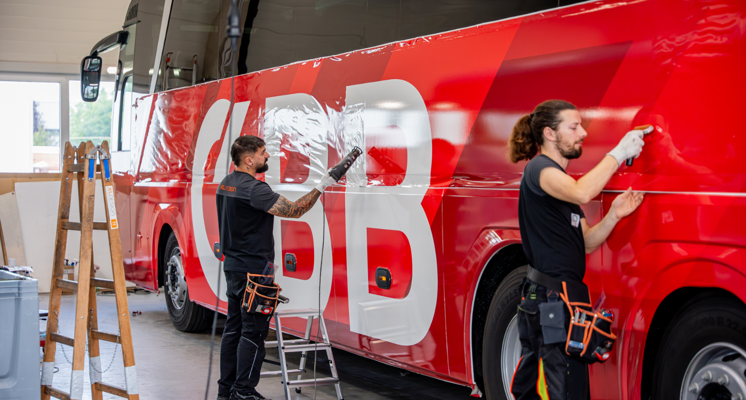 Unsere SEV-Busse im neuen Design - Unsere ÖBB