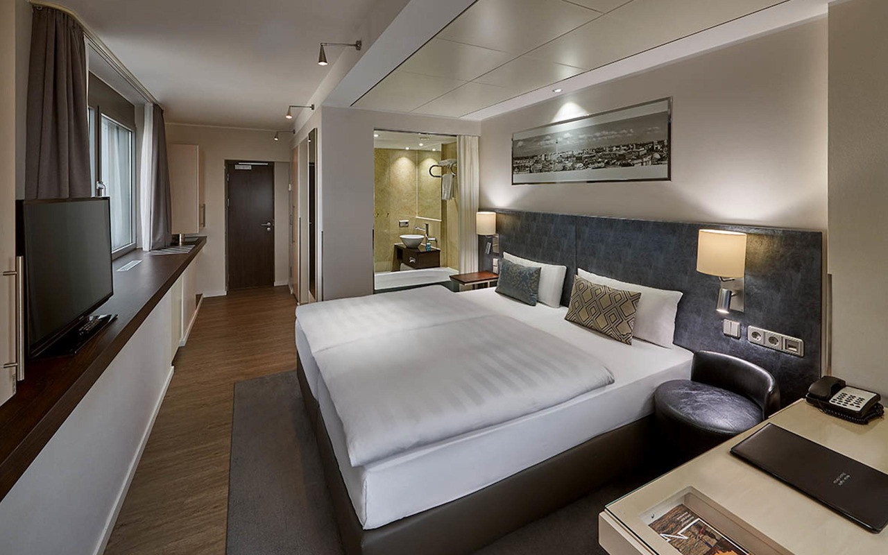 Park Inn by Radisson Berlin Alexanderplatz - Rail Tours