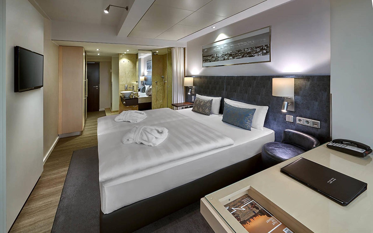 Park Inn by Radisson Berlin Alexanderplatz - Rail Tours